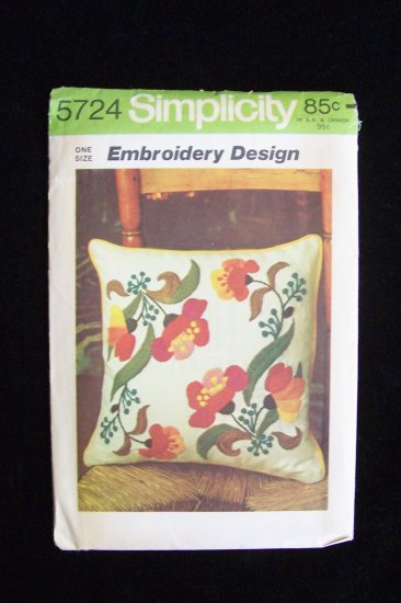 Simplicity 5724 Peasant Pillow Embroidery Transfer Pattern Vintage 70’s