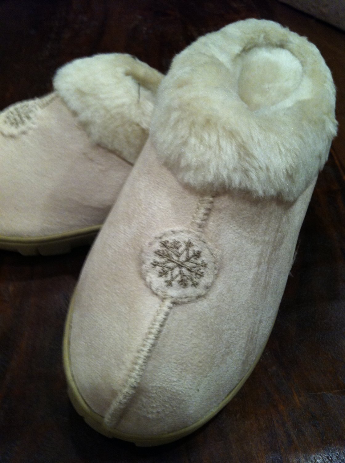 Snowflake IVORY FAUX FUR SUEDE SLIPPER 5/6 womens NEW