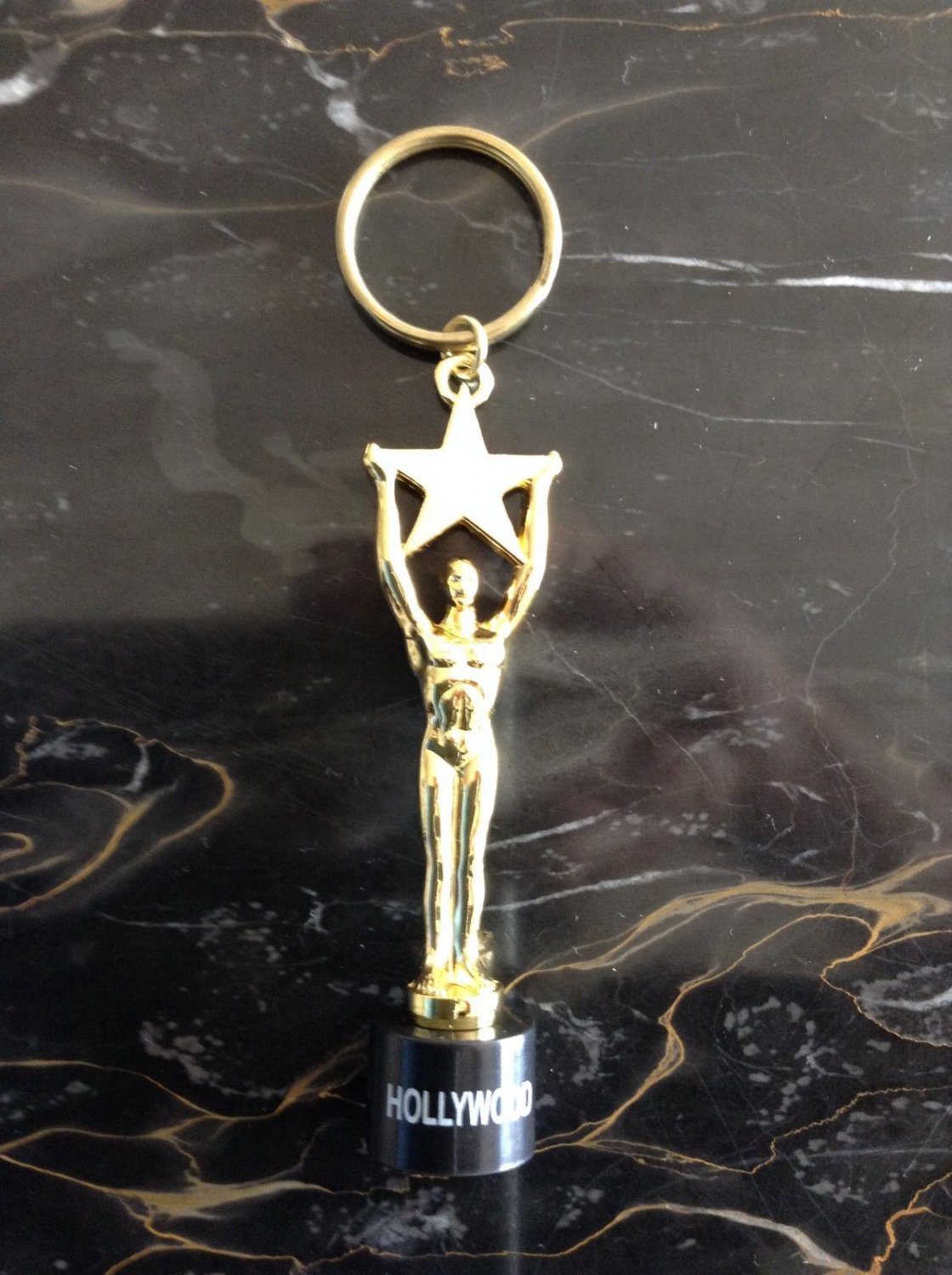 HOLLYWOOD MOVIE AWARD TROPHY KEY CHAIN
