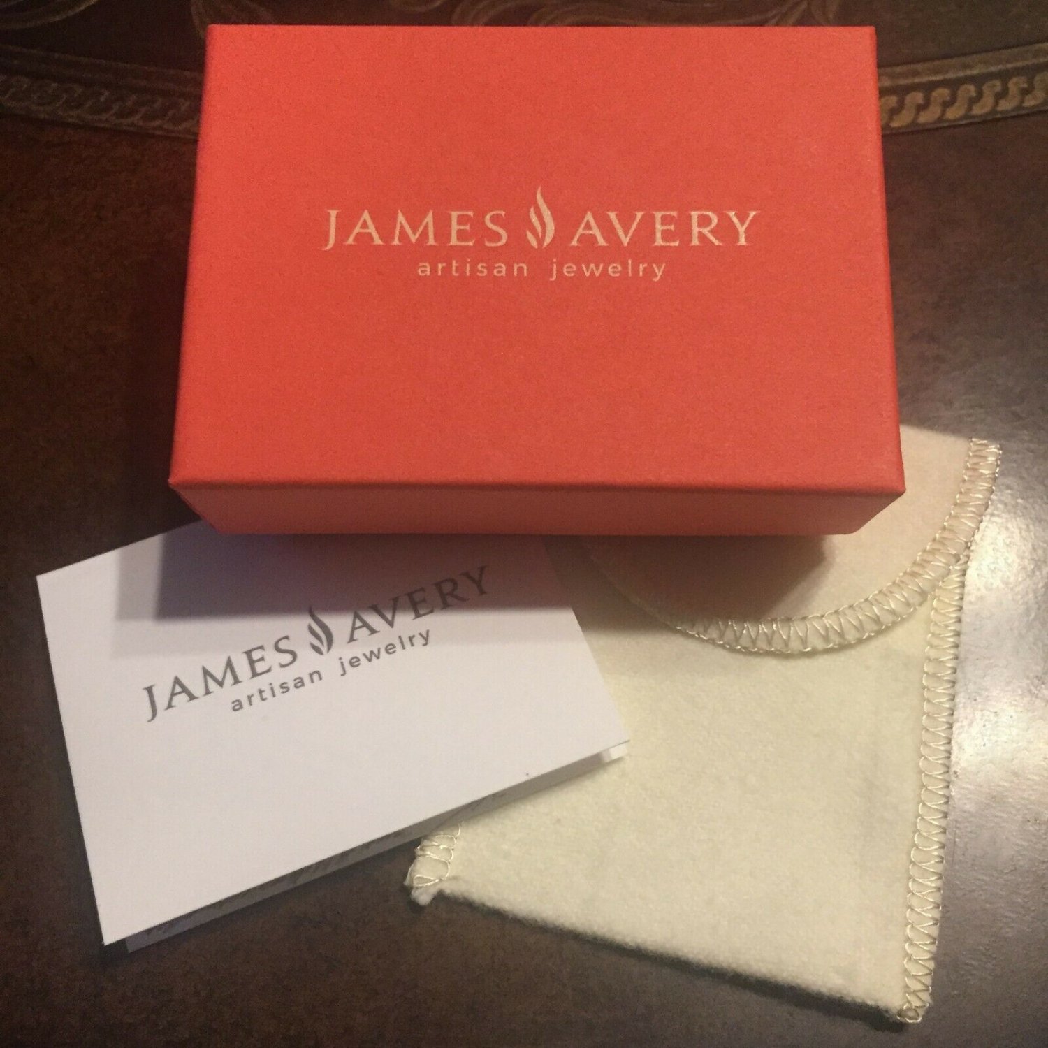 1 NEW JAMES AVERY JEWELRY GIFT BOX & SOFT POUCH