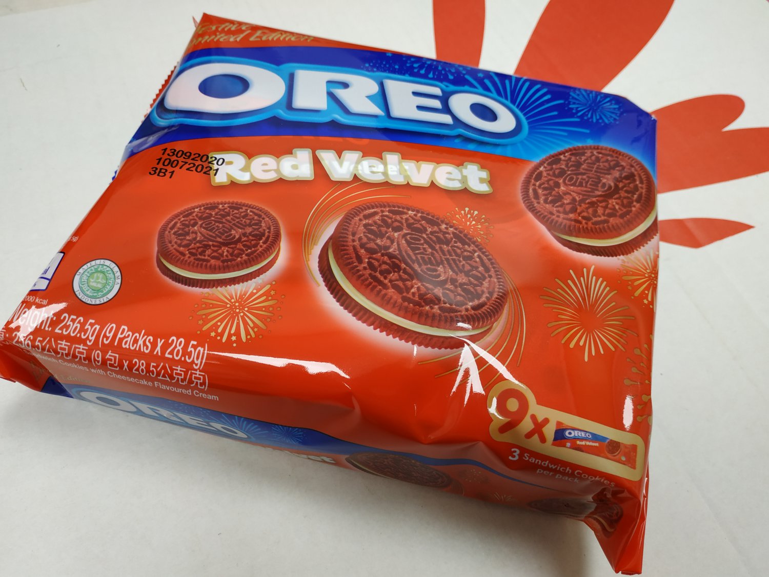 Oreo cookie Red Velvet cream flavour Sandwich cookies Biscuit packs ...