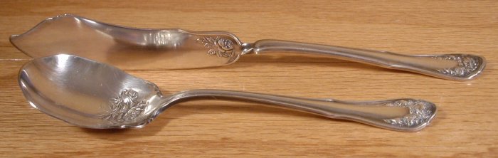 ONEIDA COMMUNITY RELIANCE SILVER PLATE BRIDAL ROSE 2 PC. *SHIPS FREE*