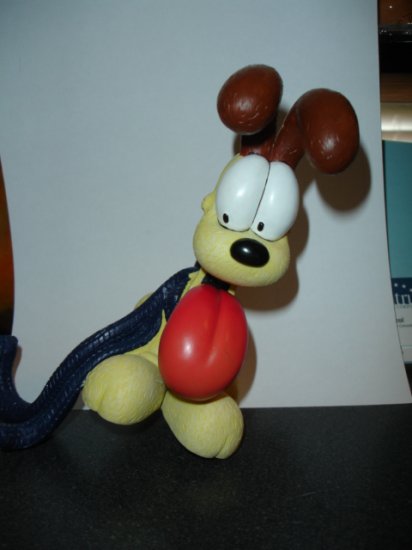 Odie resin Elby Christmas stocking holder hanger figurine