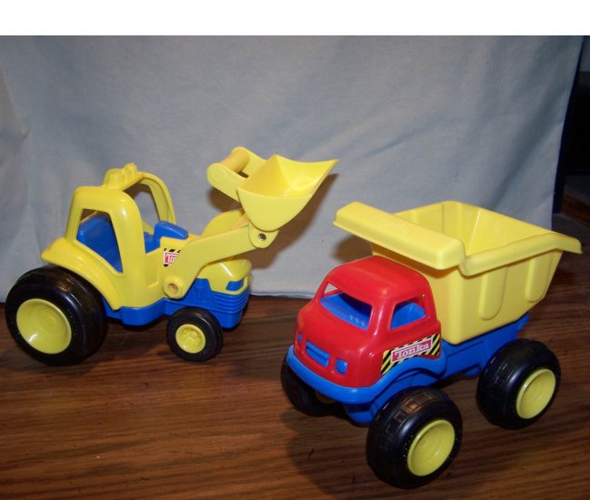 Tonka Plastic Dump Truck and Tractor/Loader Tonka Plastic Dump Truck and Tractor/Loader