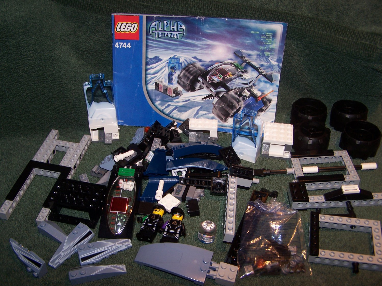 2004~LEGO # 4744~ALPHA TEAM TUNDRA TRACKER~ ~ AGES 7+