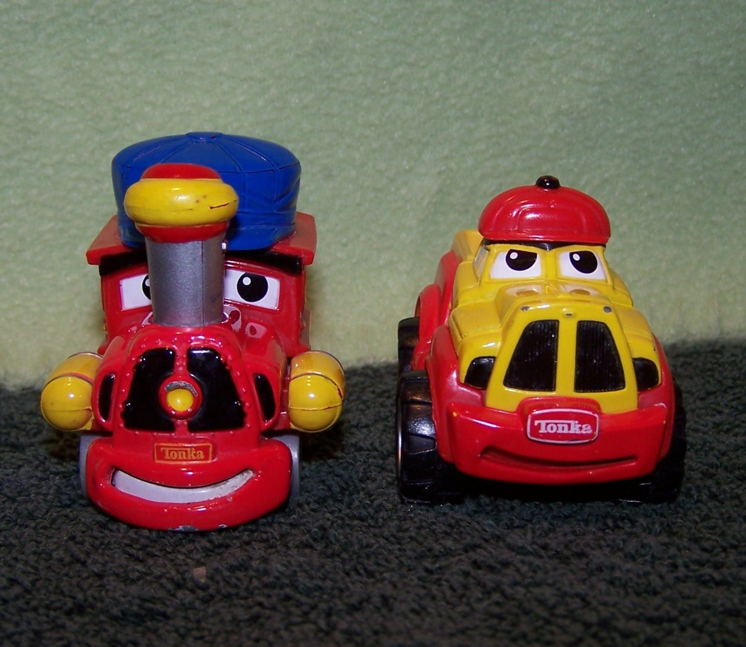 2 Hasbro Tonka Maisto Mini Metal Die-cast Chuck & Friends Red Train and ...