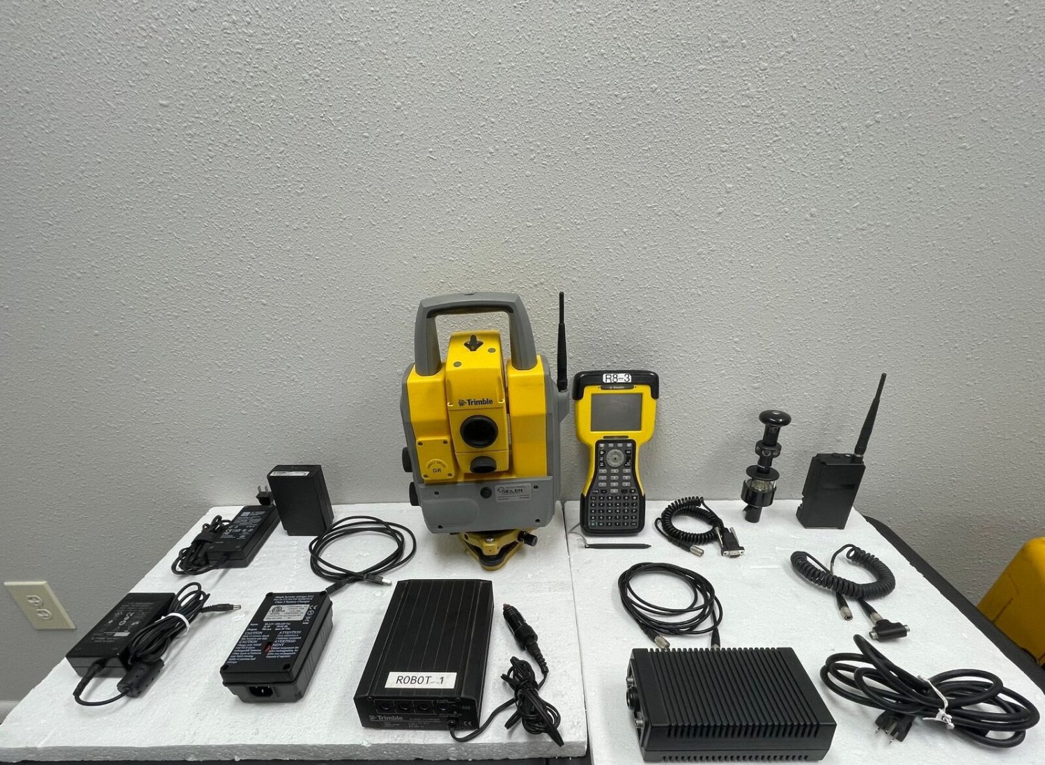 Trimble 5603 DR200+ Robotic Station & Trimble TSC2 Field Controller ...