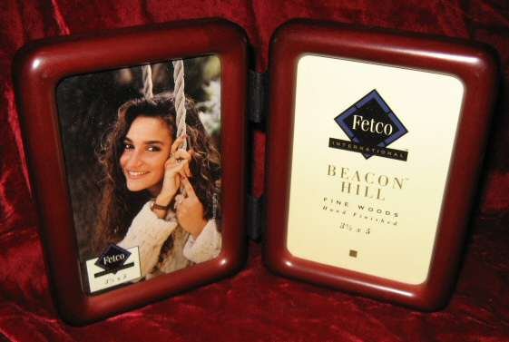New Fetco Beacon Hill 2 Folding Wooden Photo Frames 3x5