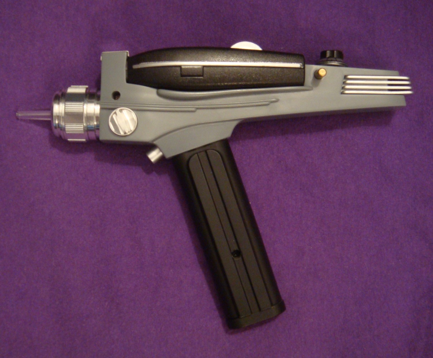 MODIFIED ART ASYLUM / DIAMOND STAR TREK PHASER WITH SOME METAL PARTS ...
