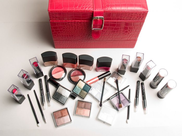 "Red" Markwins 34 Piece Ladies Makeup Kit Traincase Mirror Lip Stick ...