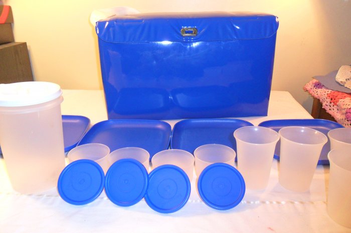 MIB RARE Vintage Tupperware 17 pc blue Picnic Set Unused