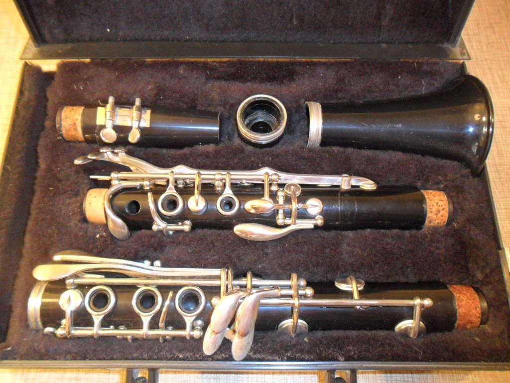 Clarinet Bundy Resonite Selmer With Hard shell Plush lined case and New ...