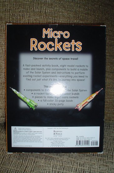 MICRO ROCKETS SPACE ROCKET SCIENCE KIT by Staff of TOP THAT!