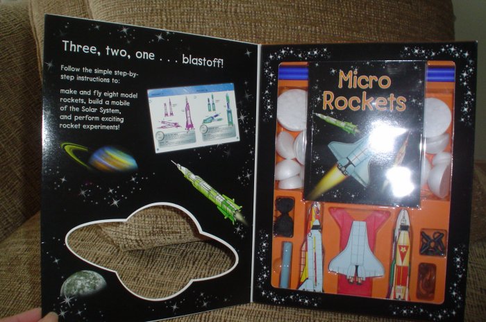MICRO ROCKETS SPACE ROCKET SCIENCE KIT by Staff of TOP THAT!
