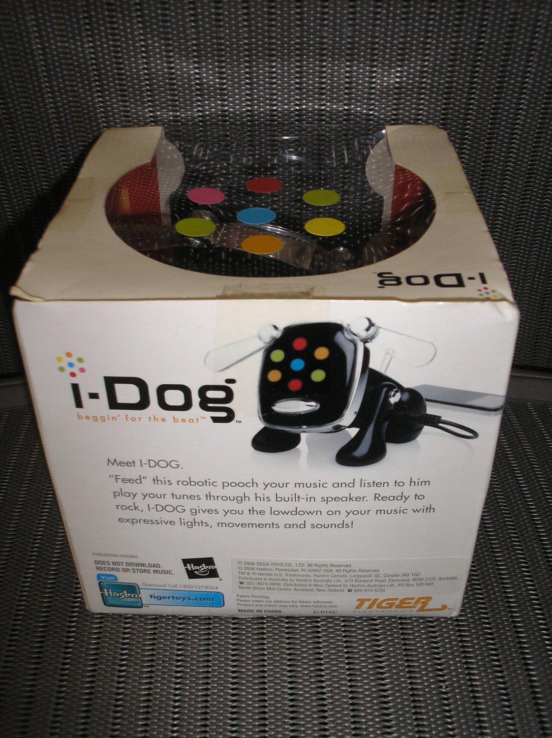 i-DOG ROBOTIC MUSIC LOVING CANINE - BLACK by Hasbro - NEW!