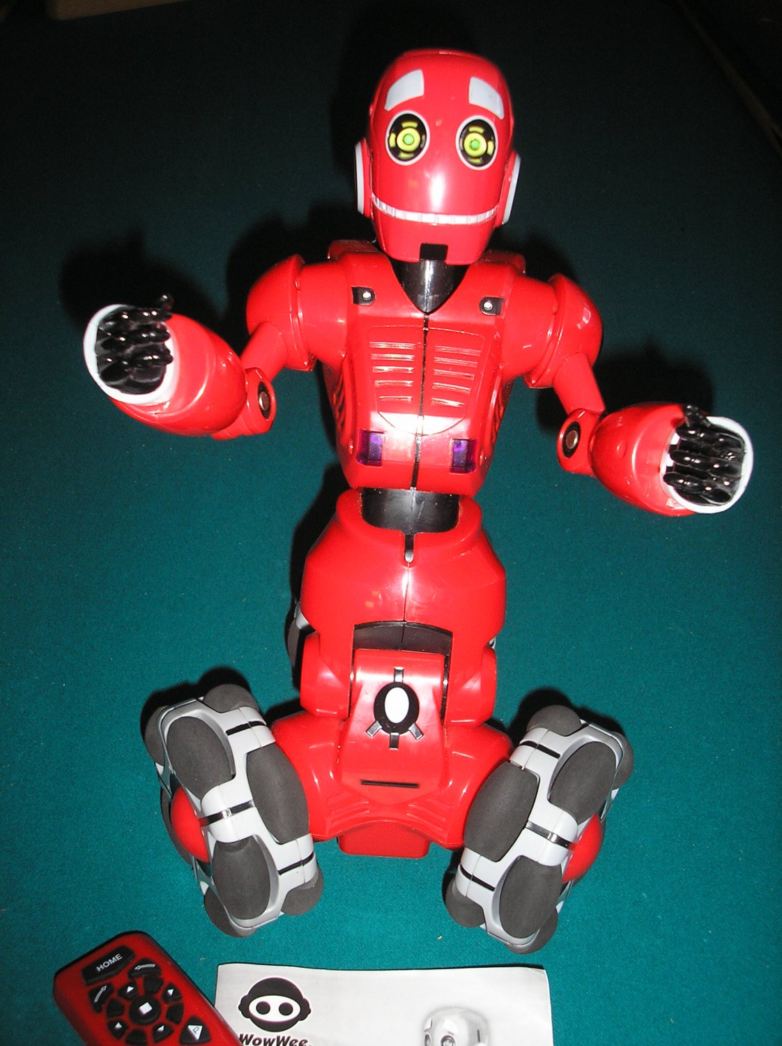 WowWee Robotics RS Tri-bot Talking Companion Robot #8042 with Remote - WOW!