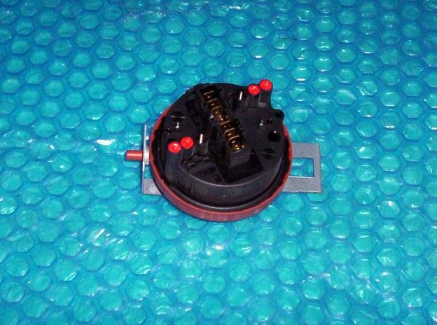 Maytag Water level pressure switch Part number: 22002994 stk#(1339)