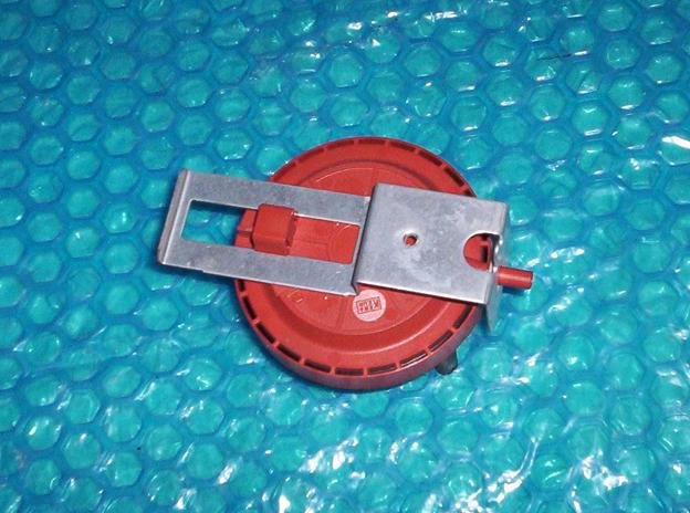 Maytag Water level pressure switch Part number: 22002994 stk#(1339)