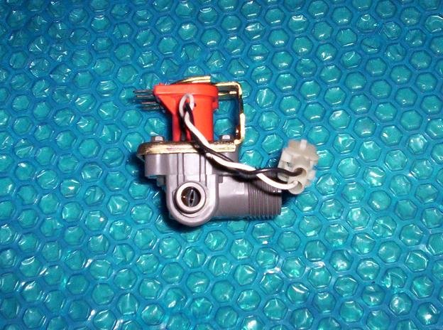 Maytag Neptune Washer Mdl MAH3000AWW Water Valve - 22002294 stk#(1559)