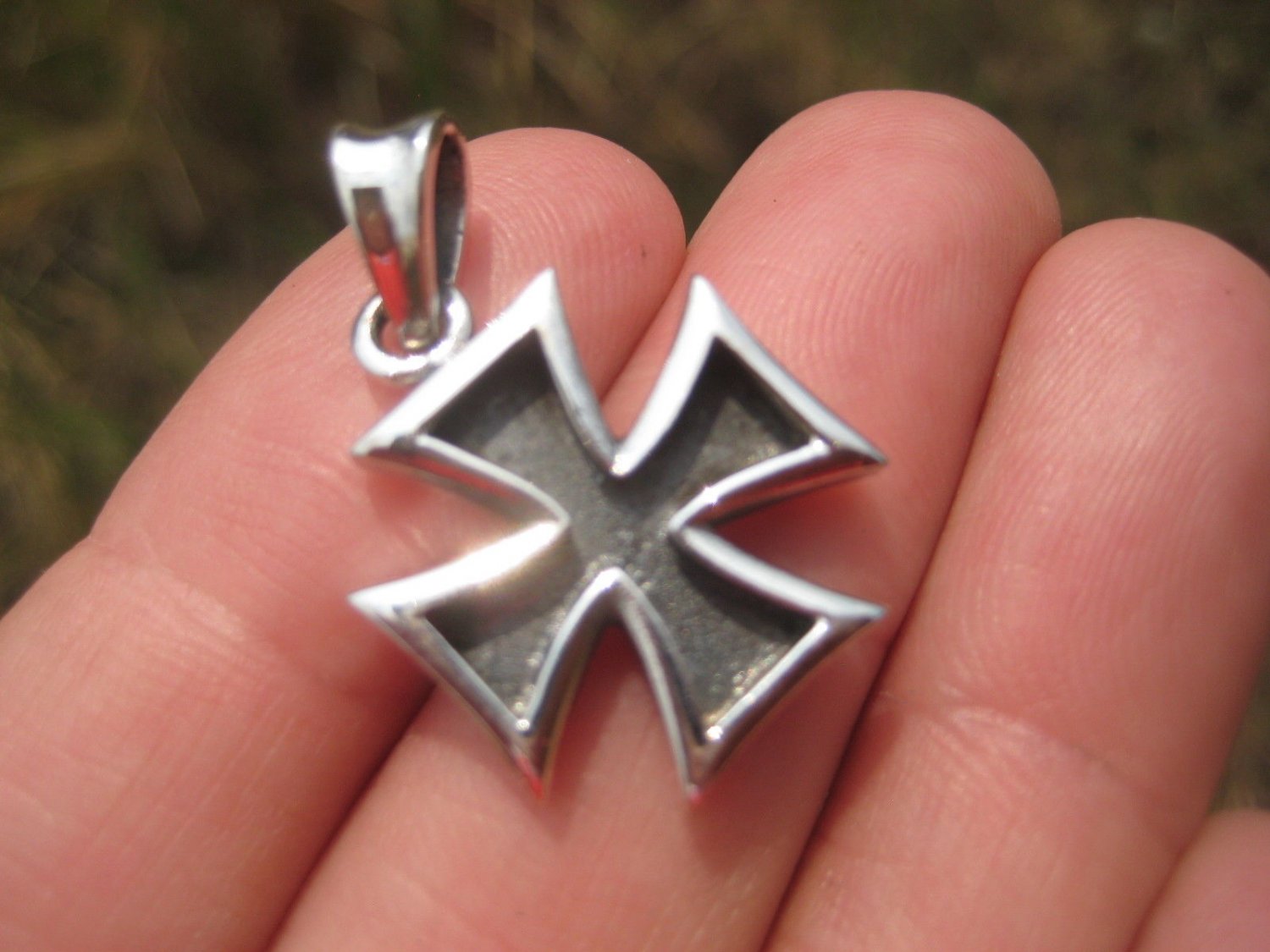 925 Silver Iron Cross Symbol of Bravery Pendant necklace A22