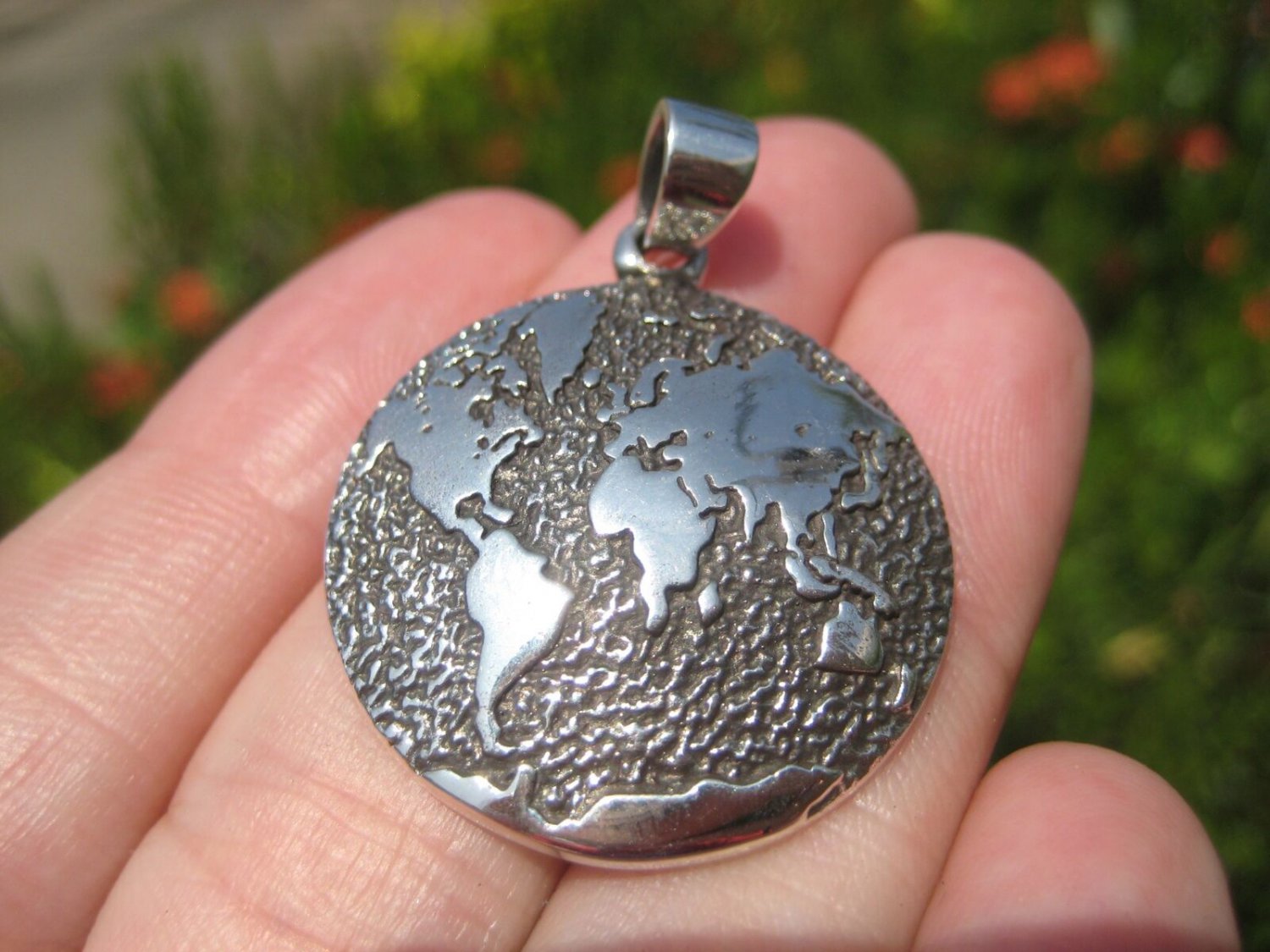 925 Silver World Map Globe Pendant Necklace A46