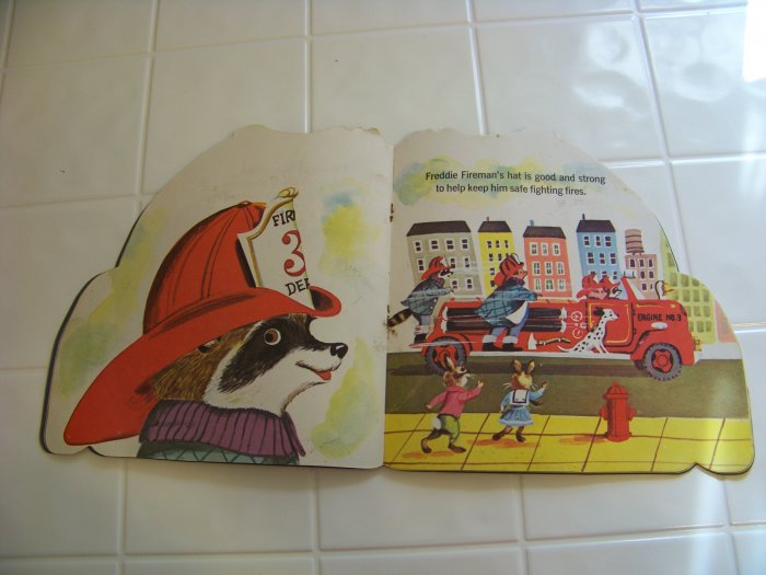 children's book the hat book by Leonard Shortall a golden shape book