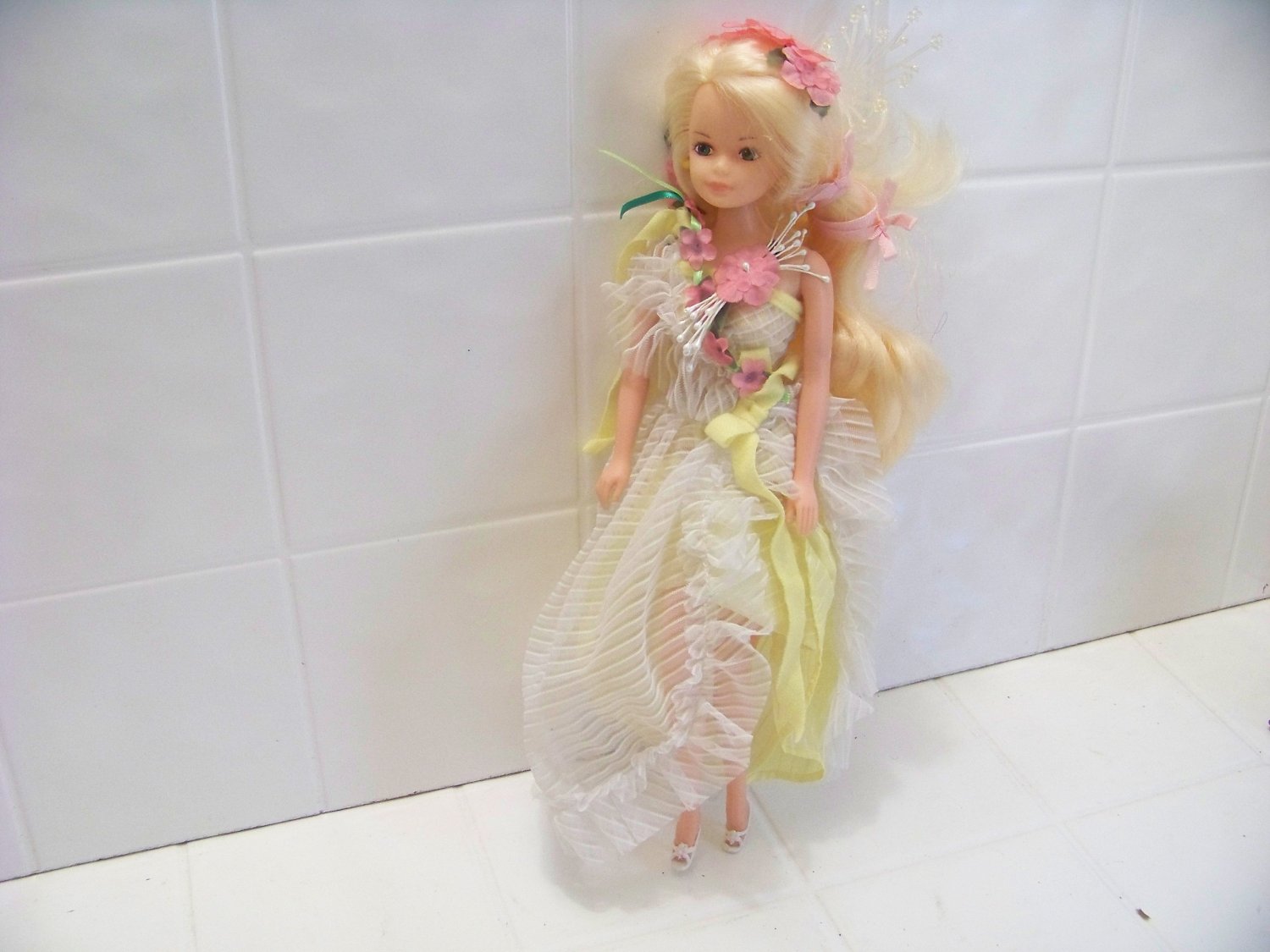 vintage Creata Flower Princess Doll 1982 toy yellow dress very pretty