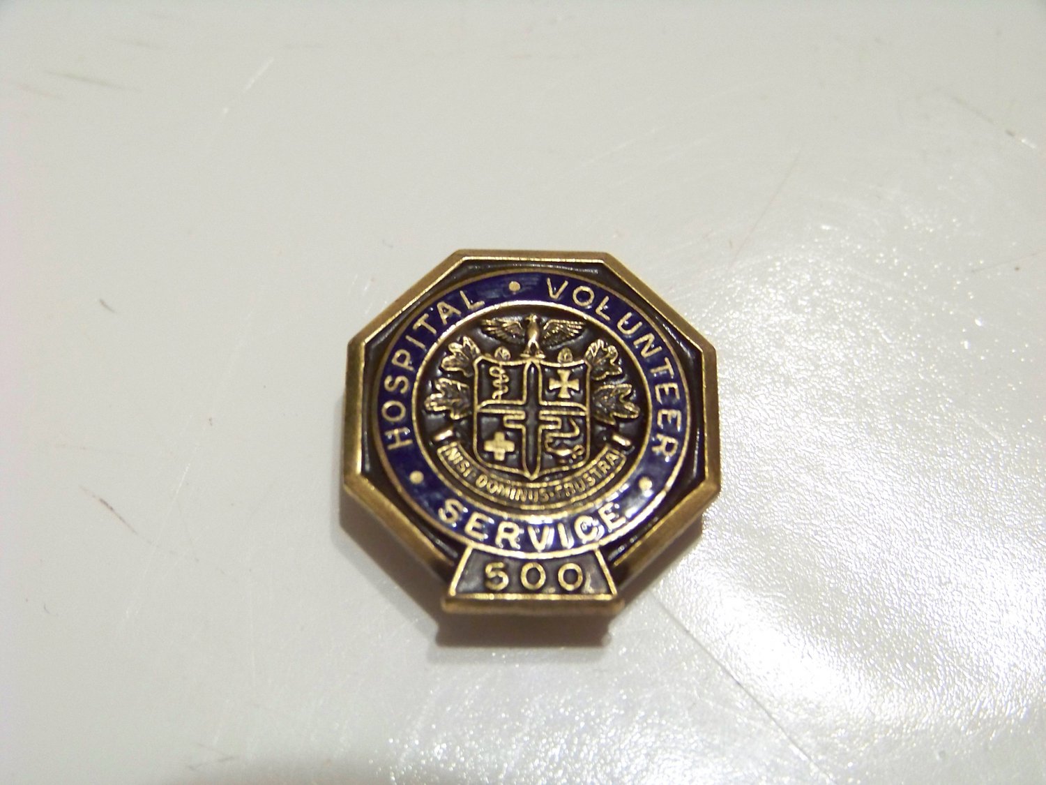 Vintage Hospital Volunteer Service pin 500 hours pinback button