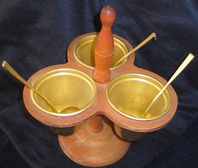 Salad dressing server with ladles