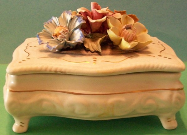 Capodimonte Porcelain Jewelry/Trinket Box