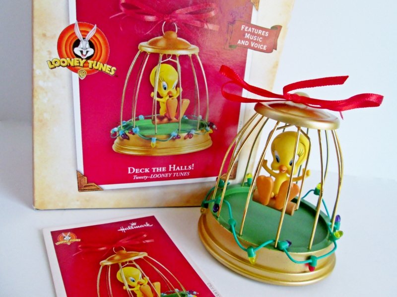 Looney Tunes Tweety, Deck the Halls Hallmark Ornament Features Music ...