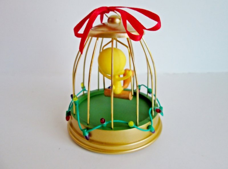 Looney Tunes Tweety, Deck the Halls Hallmark Ornament Features Music ...