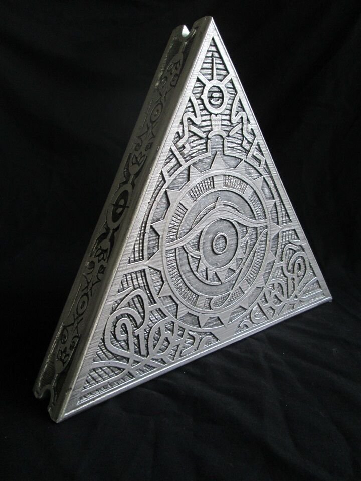 Tomb Raider Triangle of Light Prop Replica
