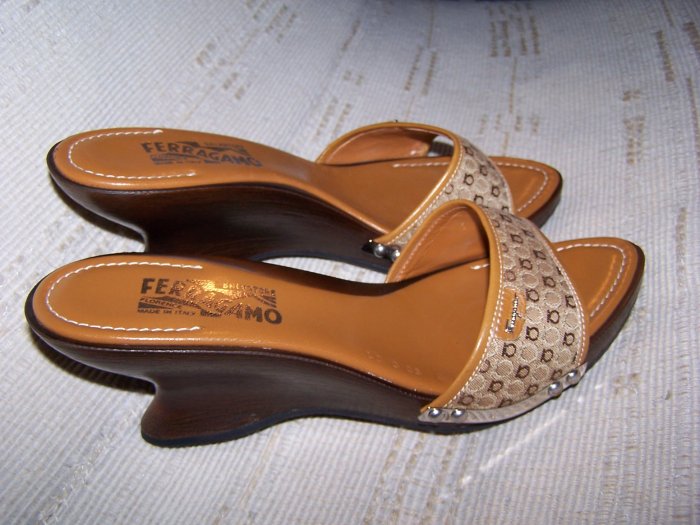New Salvatore Ferragamo Women's Gancini Tan Wedge Slide Heels Shoes 10B
