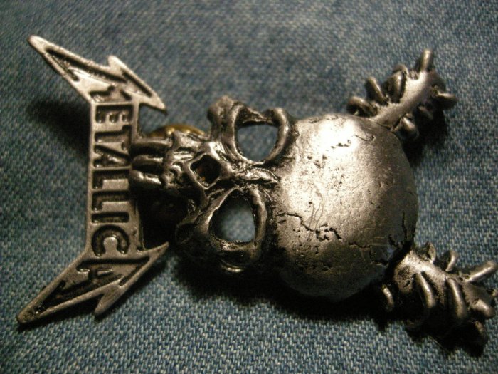 METALLICA METAL PIN Damage Inc skull badge VINTAGE 80s!