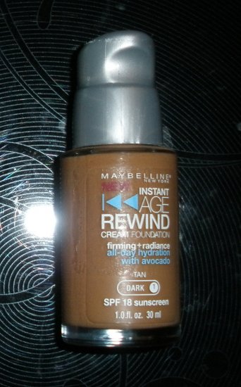 Maybelline Instant Age Rewind Cream Foundation in Tan (Dark 1)