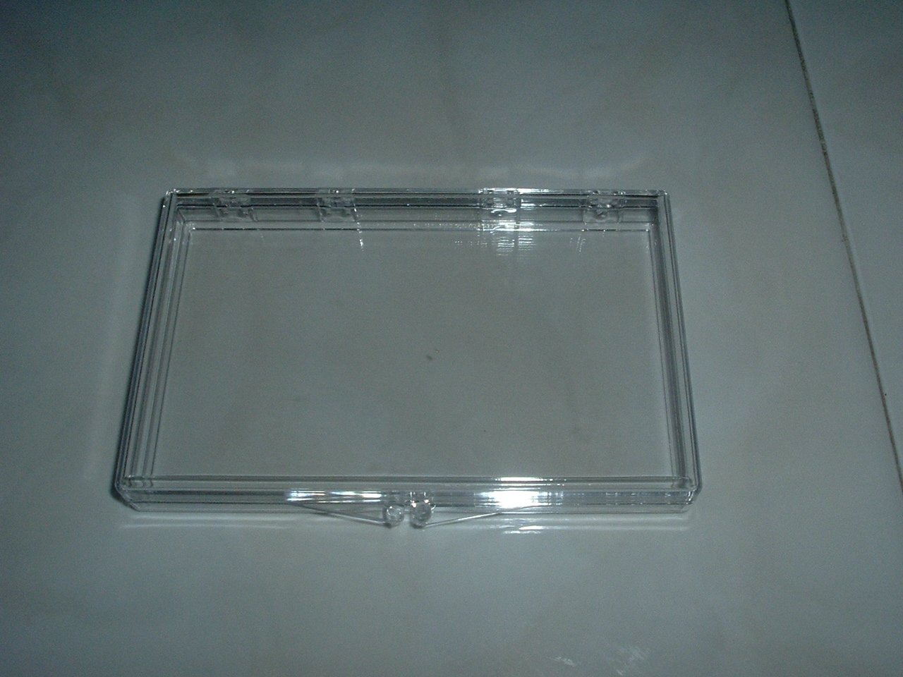 One New 3.25" x 5.25" Clear Plastic Hinged Snap-Lock Case