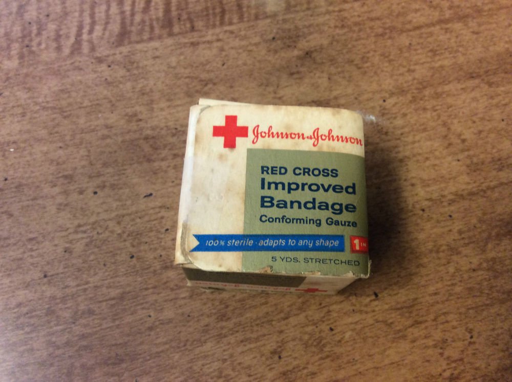 Vintage ?? Johnson & Johnson Red Cross Improved Bandage Conforming Gauze 1"