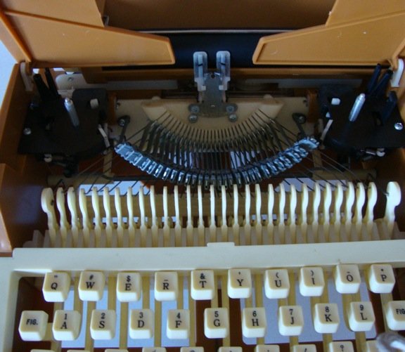 Vintage 1976 Louis Marx Marxwriter Typewriter in Orig Box