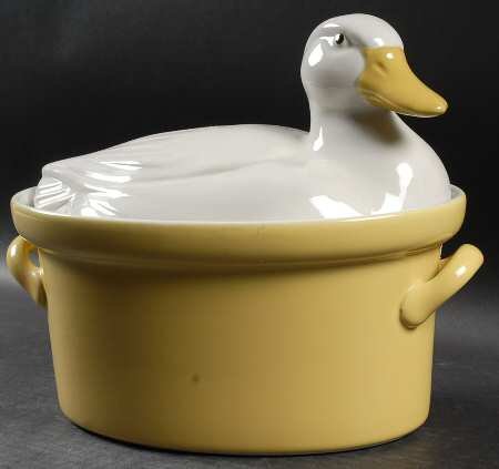 Carbone 2 Quart Oval Covered Casserole Serving Dish