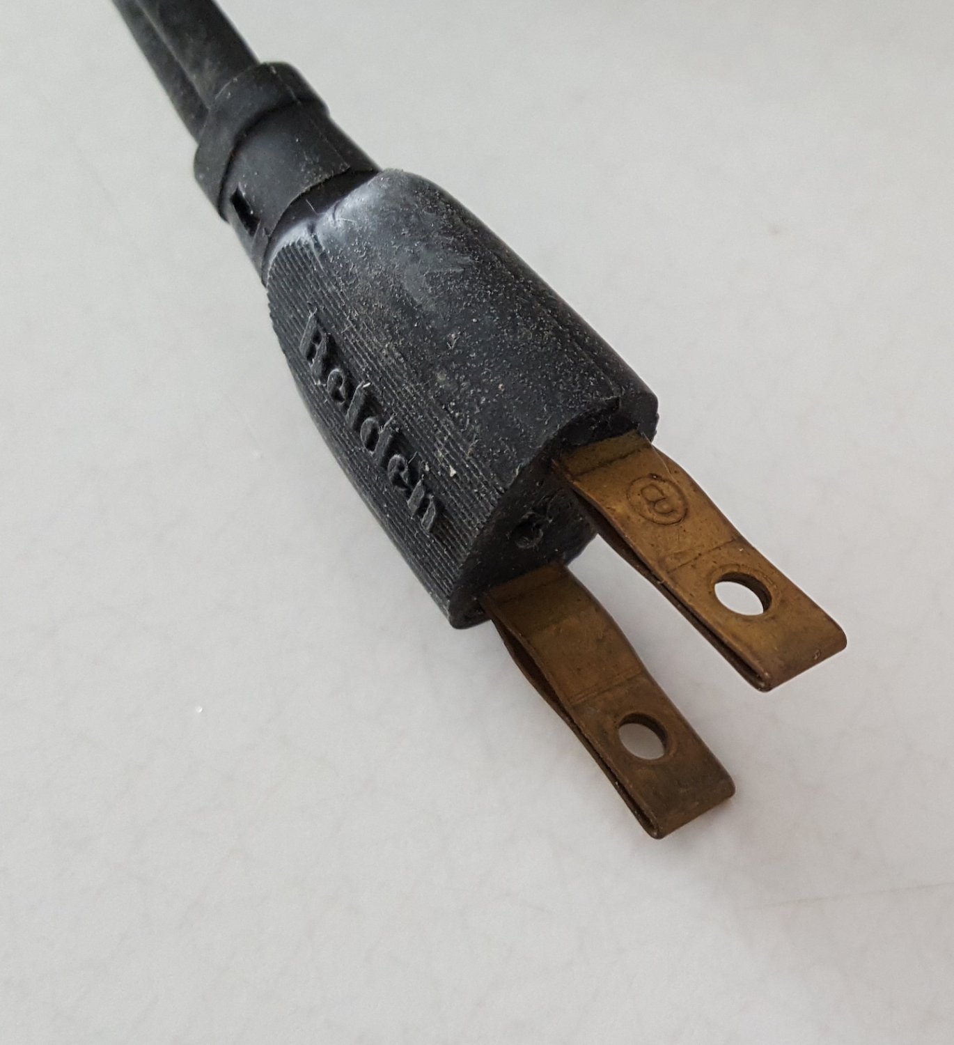 Vintage Belden APPLIANCE CORD 2-Prong Bakelite End - 5A 250V 10A 125V B Vintage Belden APPLIANCE CORD 2-Prong Bakelite End - 5A 250V 10A 125V B