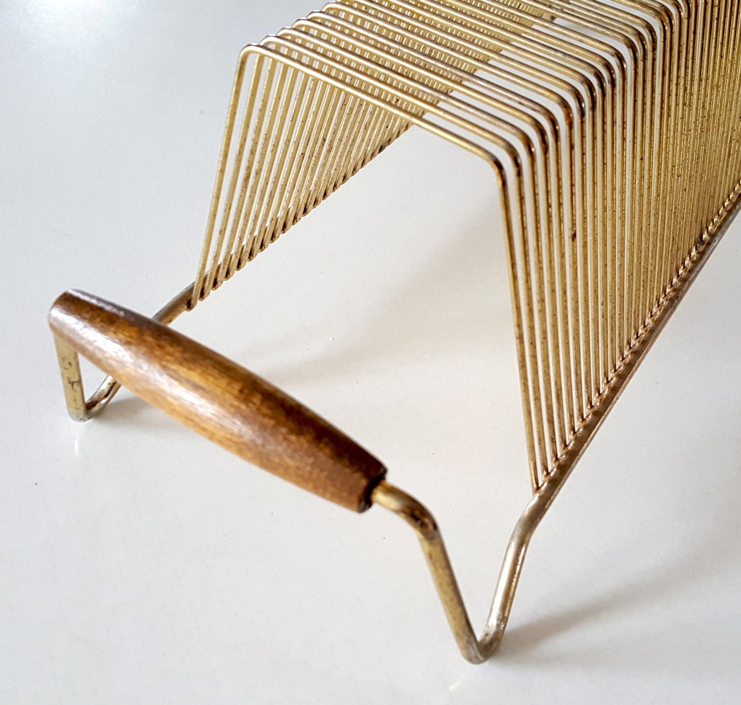 Vintage 45 RPM RECORD HOLDER Rack Stand Metal Gold Wire Wood Handles