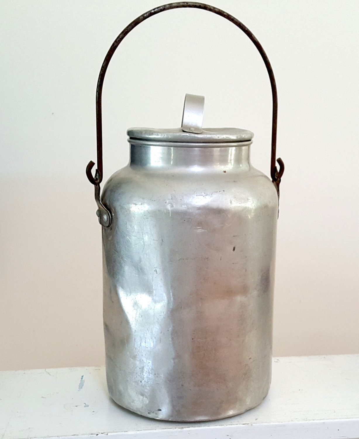 Vintage 1950s Aluminum 1 Gallon Milk Cans - Set of two Vintage 1950s Aluminum 1 Gallon Milk Cans - Set of two