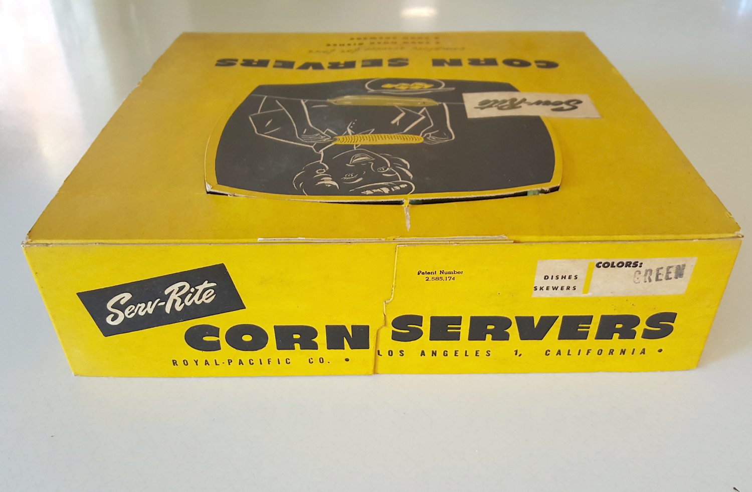 Vintage SERV-RITE Plastic CORN COB Holders and Corn Husk DISHES in Box