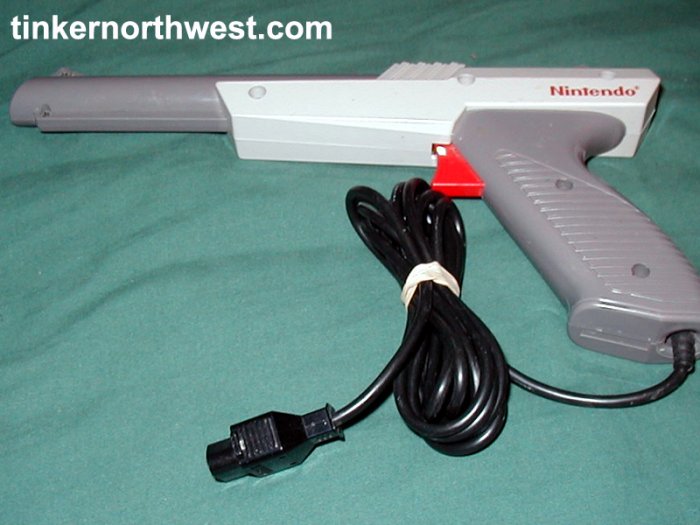 Nintendo NES GRAY ZAPPER LIGHT GUN Rare Original Grey