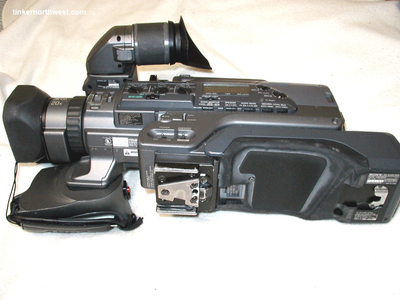 Sony DSR-200A DVCAM Video Camera 3CCD