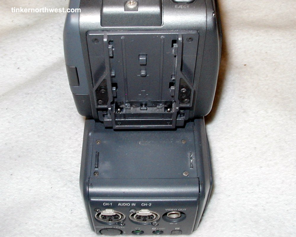 Sony DSR-200A DVCAM Video Camera 3CCD