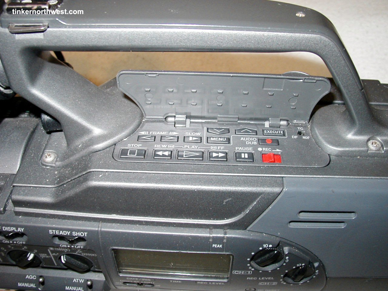 Sony DSR-200A DVCAM Video Camera 3CCD