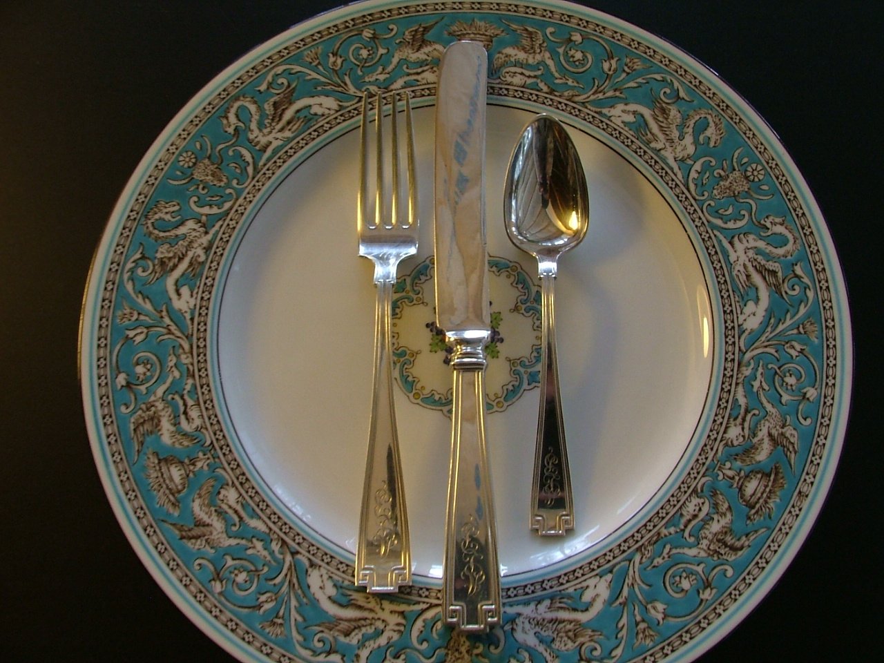 Wedgwood Fine Bone China 6 Pc. Place Setting, Florentine Pattern c.1931