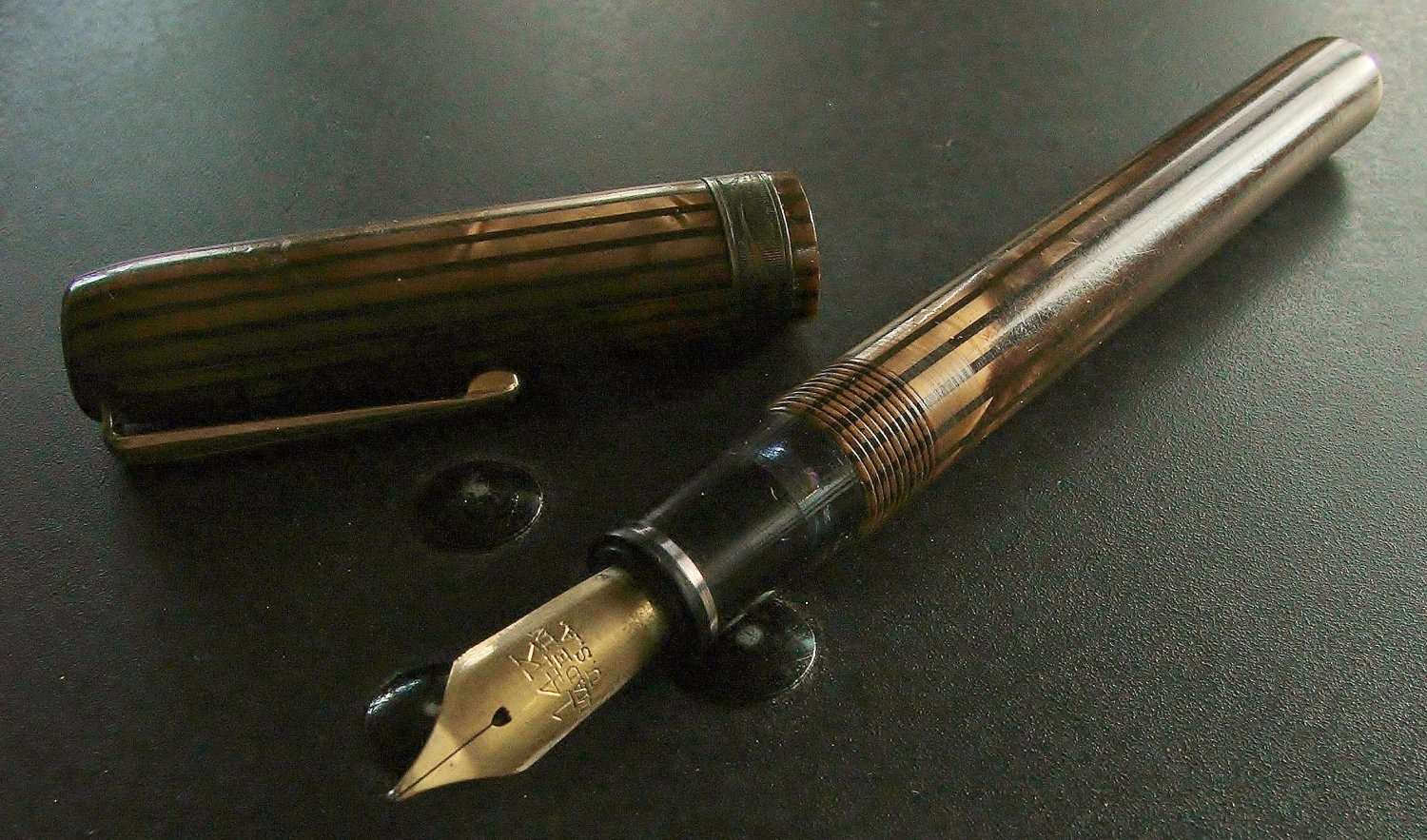 Harris Fountain Pen, Toffee and Brown, Gold Trim c.1930